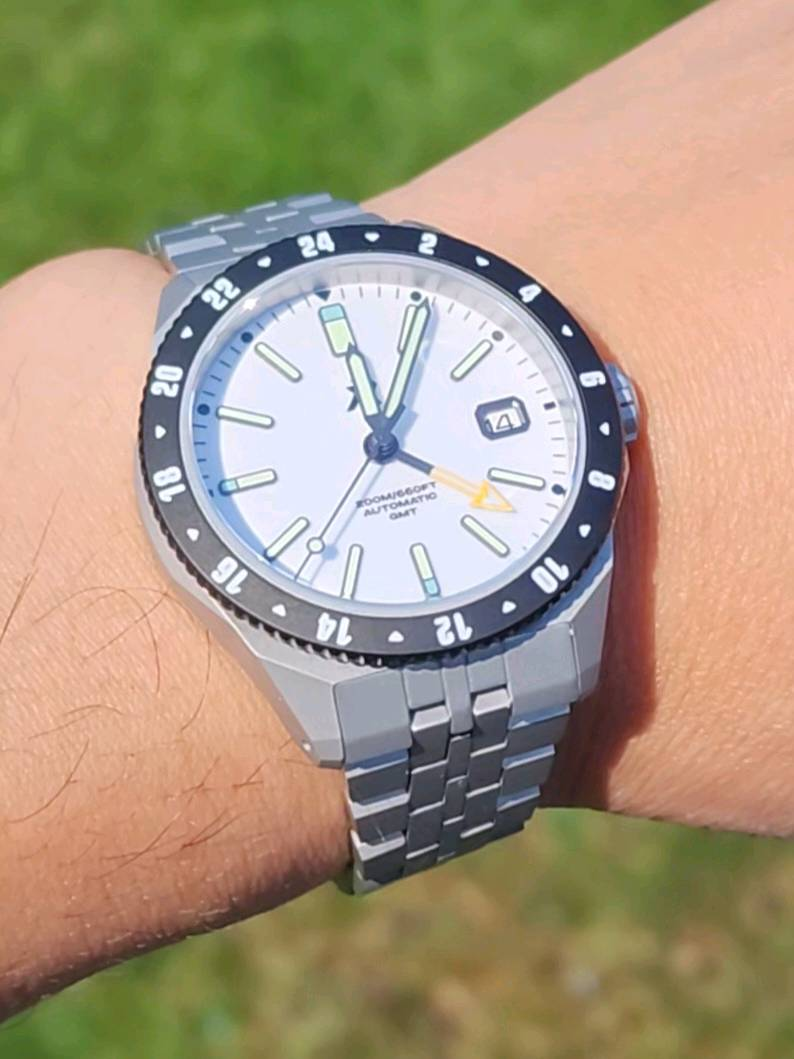RZE Ascentus GMT | WatchCrunch