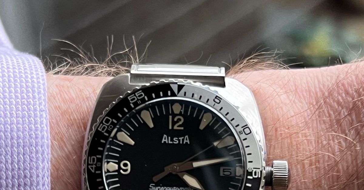 Jaws Watch | WatchCrunch