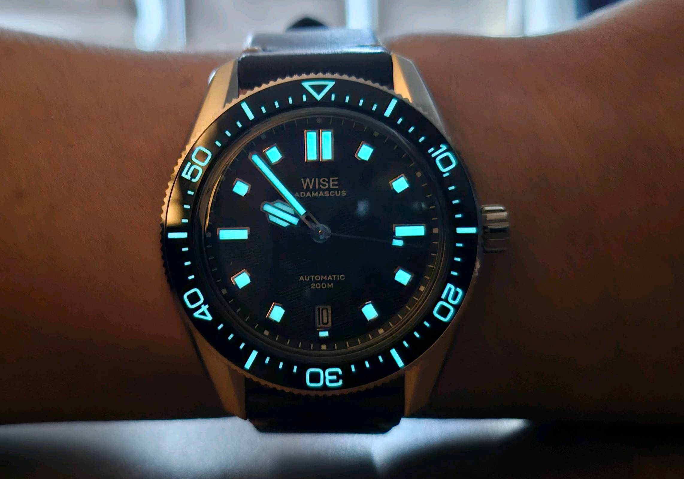 Wise Adamascus AD8 | WatchCrunch
