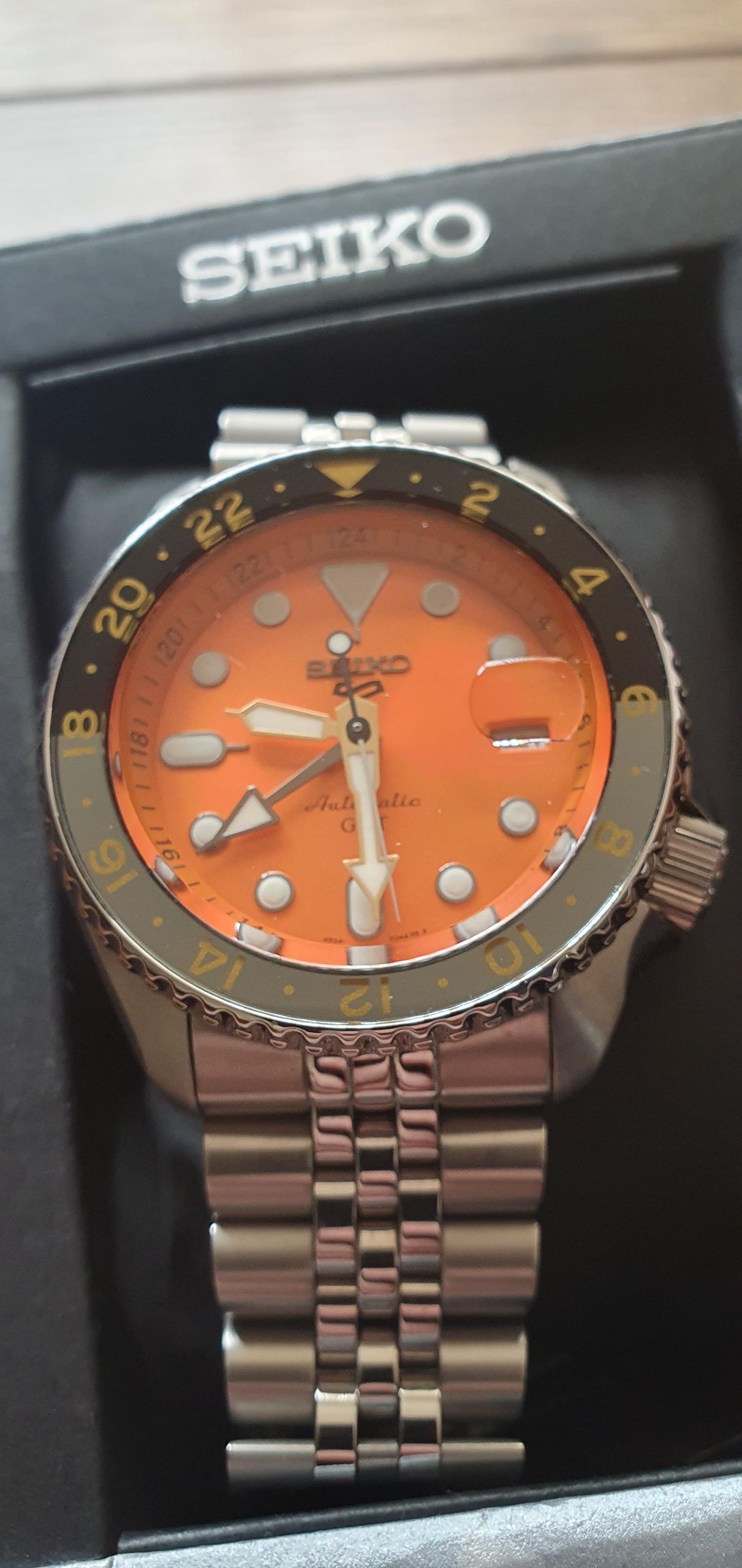Seiko SSK005 unboxing | WatchCrunch