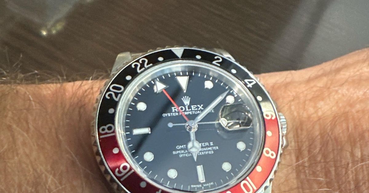 Another day at the airport… | WatchCrunch