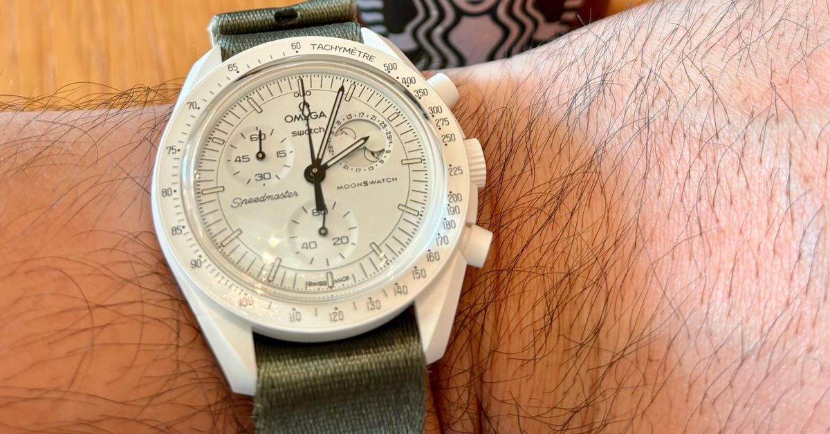 White Dial Couples🐞Swatch vs Hamilton | WatchCrunch