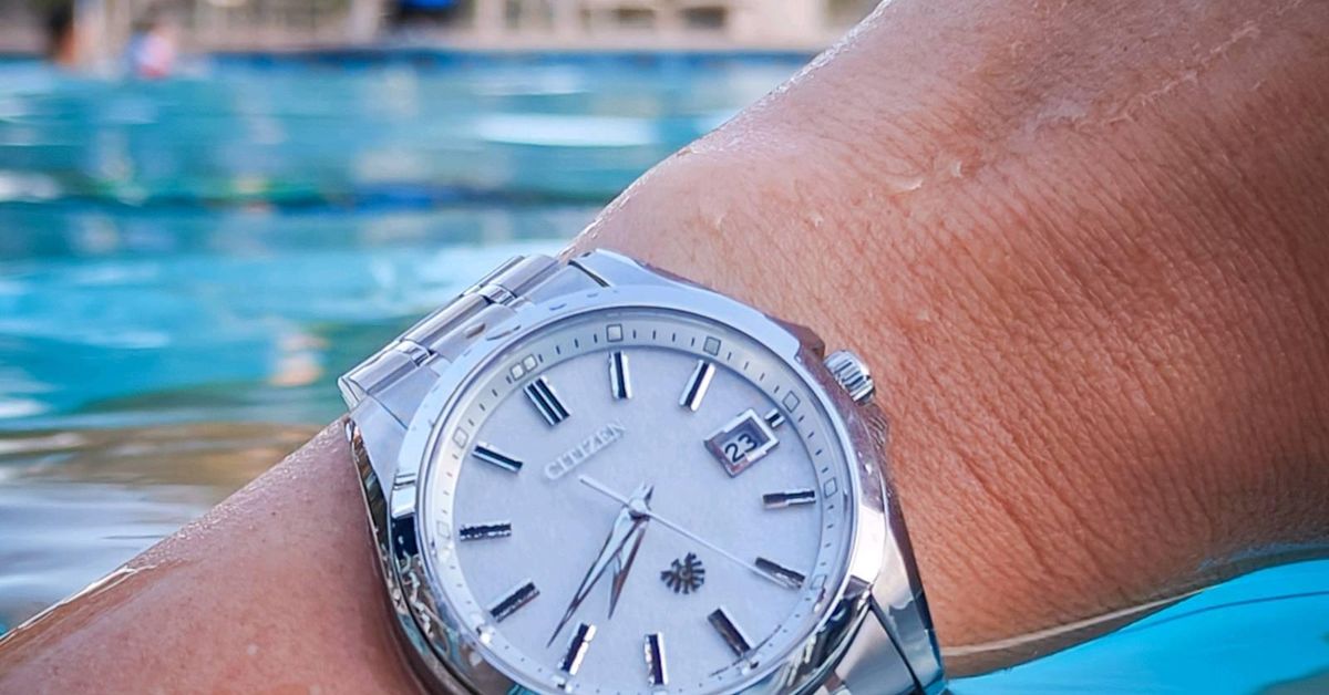 Swimming with THE CITIZEN | WatchCrunch
