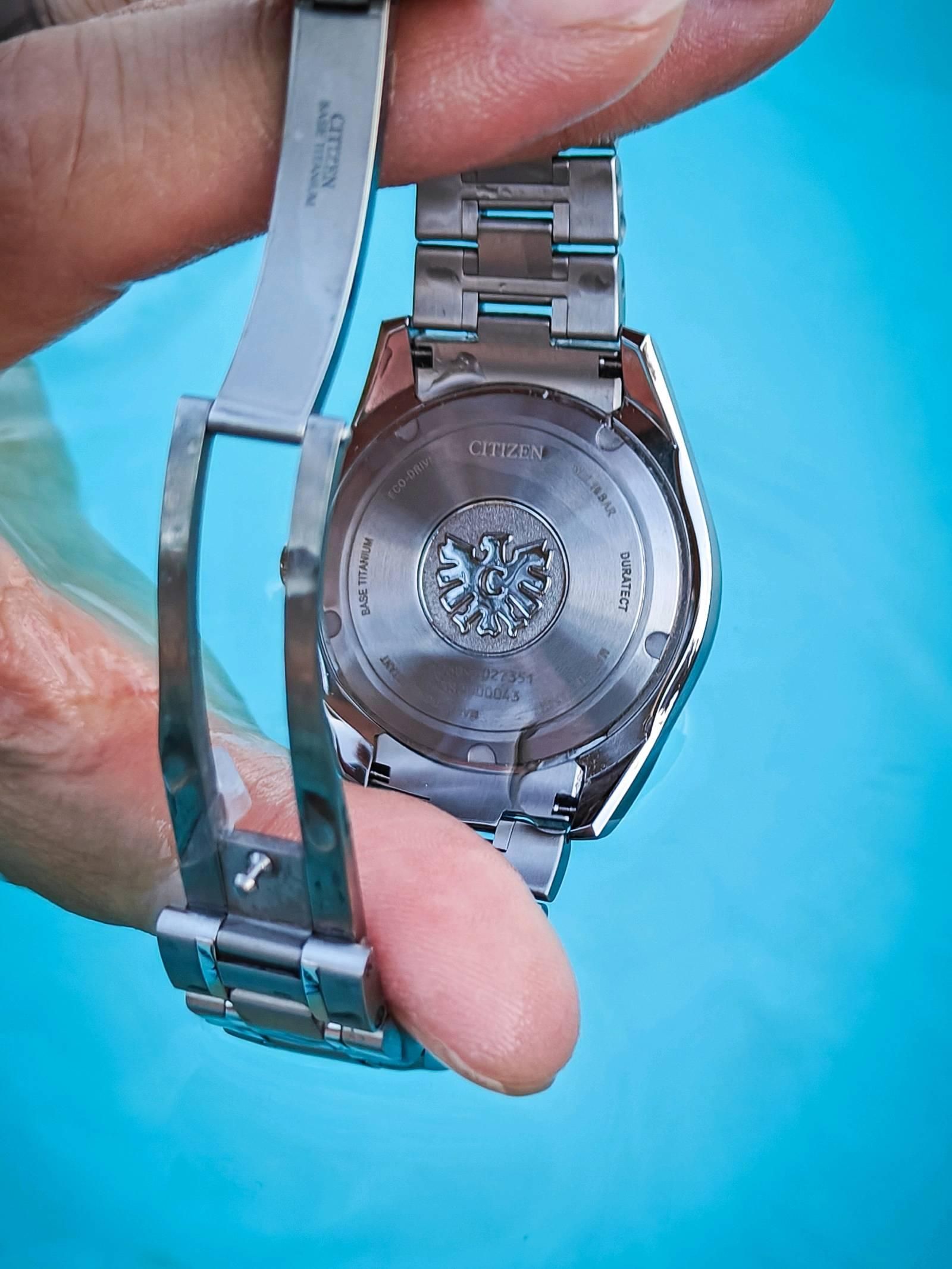 Swimming with THE CITIZEN | WatchCrunch