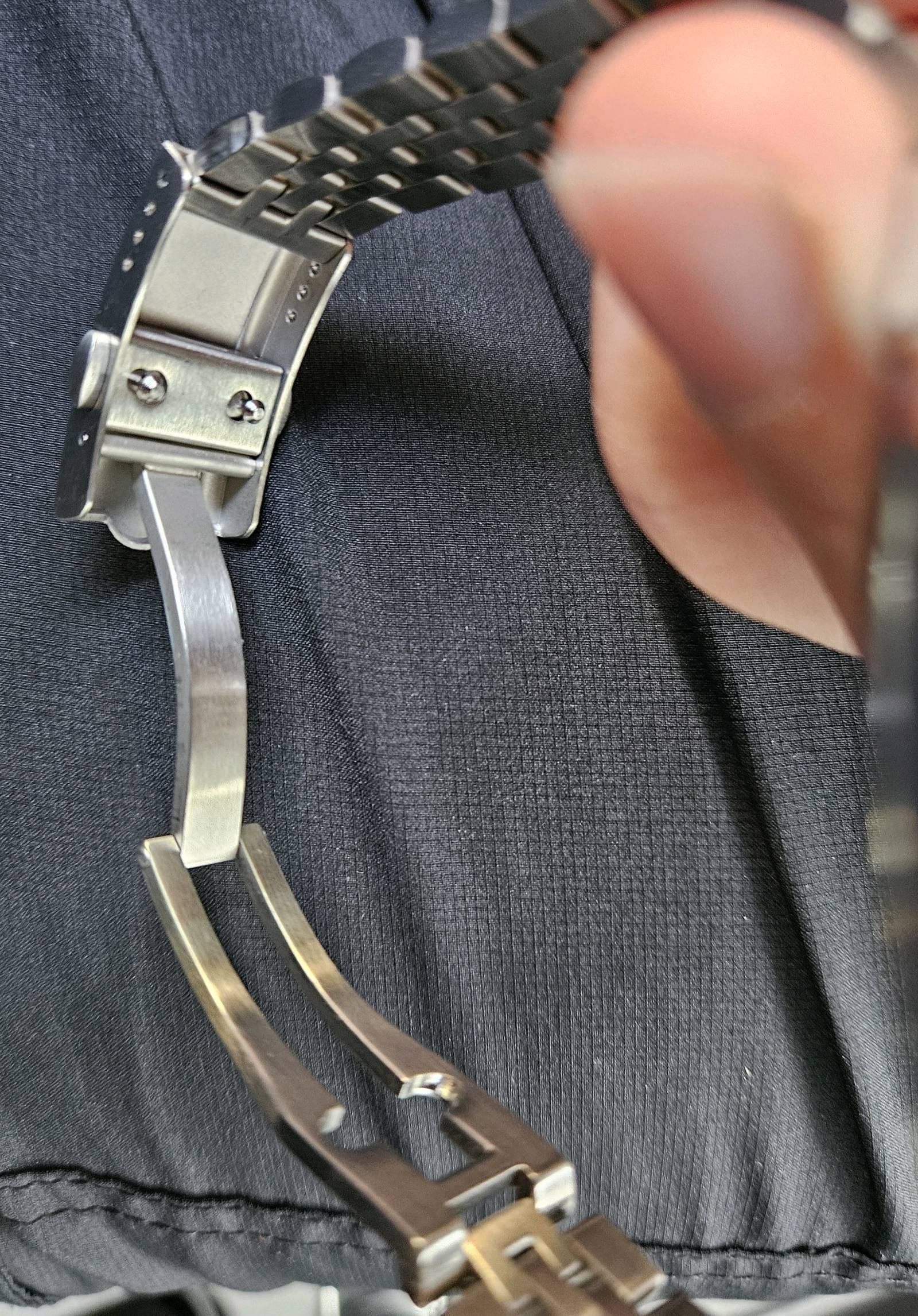 A small review of Uncle Seiko Double Button Milled Z199 Clasp | WatchCrunch