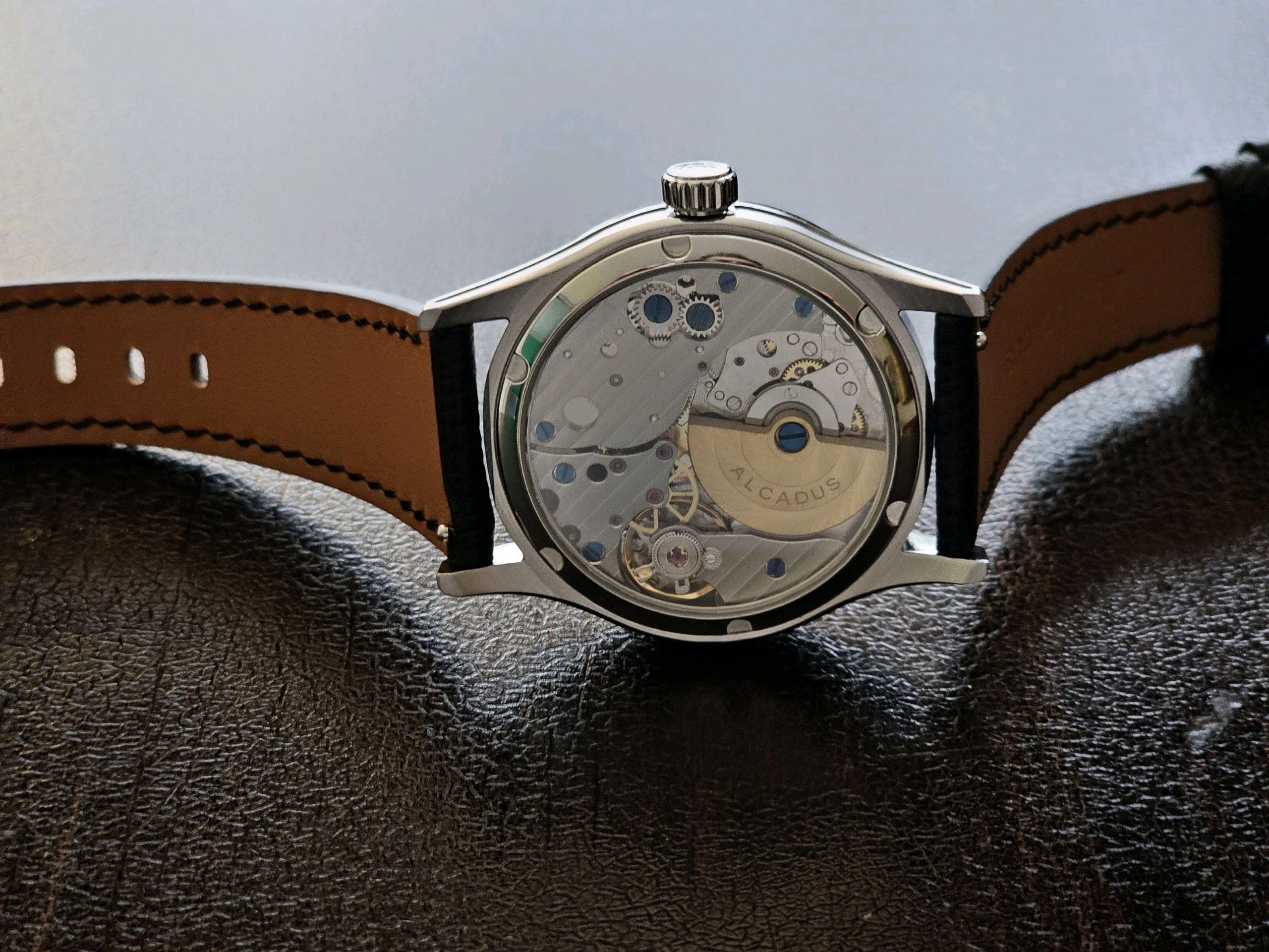 A foray into the micro rotor mechanism. | WatchCrunch
