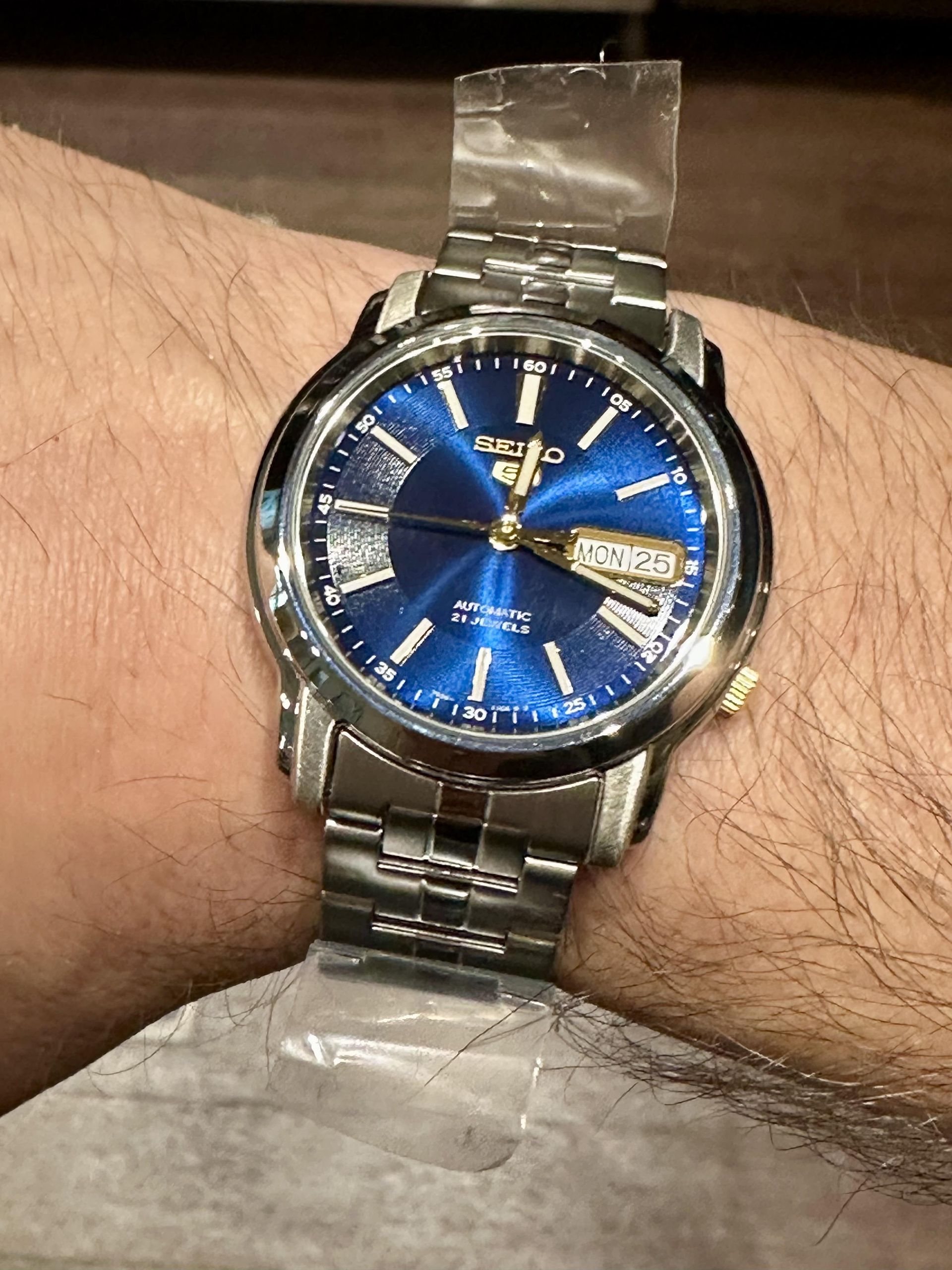 It’s official…..the bug has resurfaced. Seiko 5 hunt has BEGUN 🤣😂😈 ...