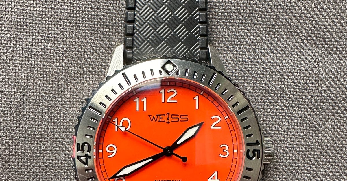 Review Weiss 42mm Standard Issue Diver in Tennessee Tangerine | WatchCrunch