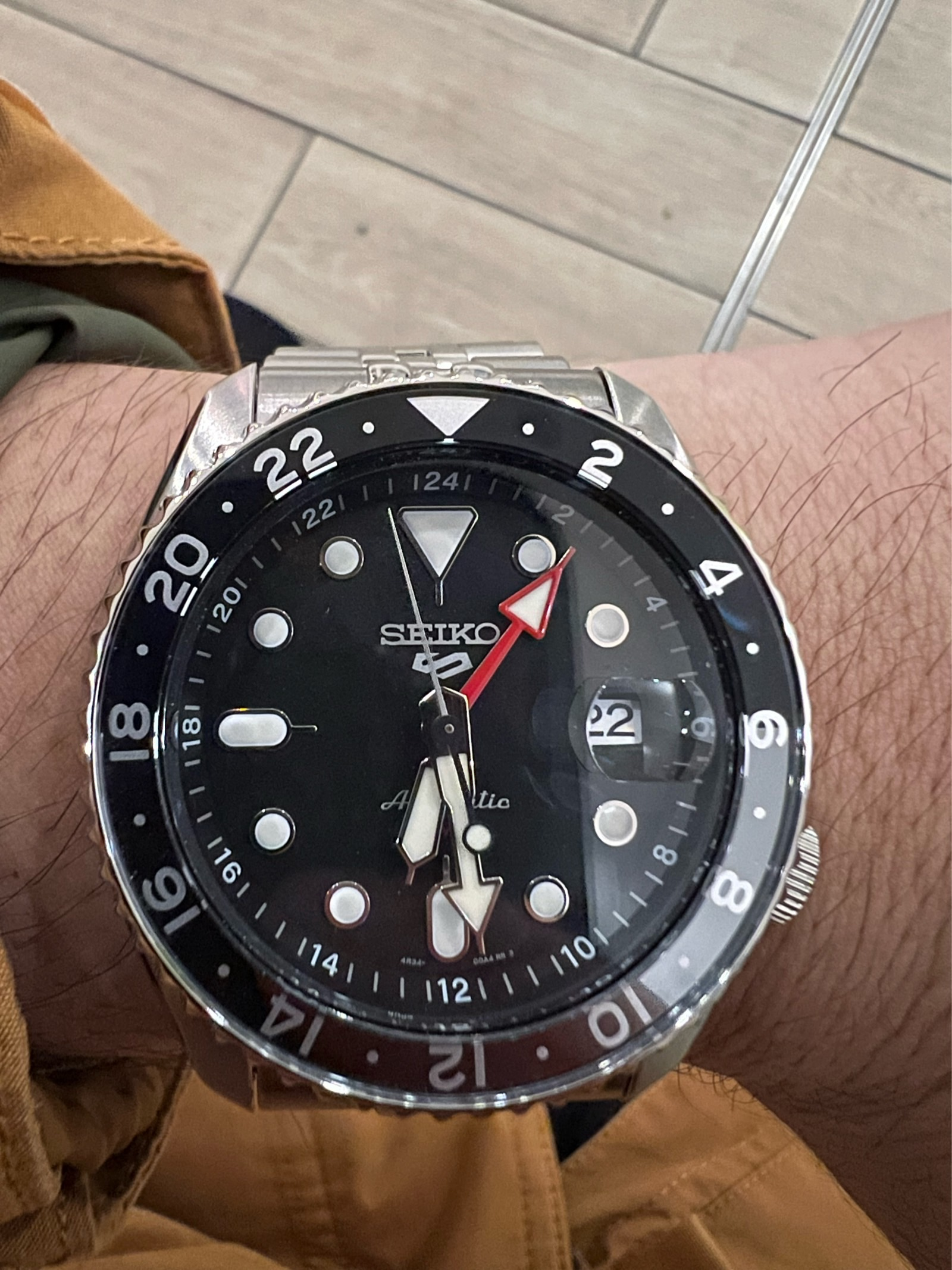 How to check if GMT hand is aligned? | WatchCrunch