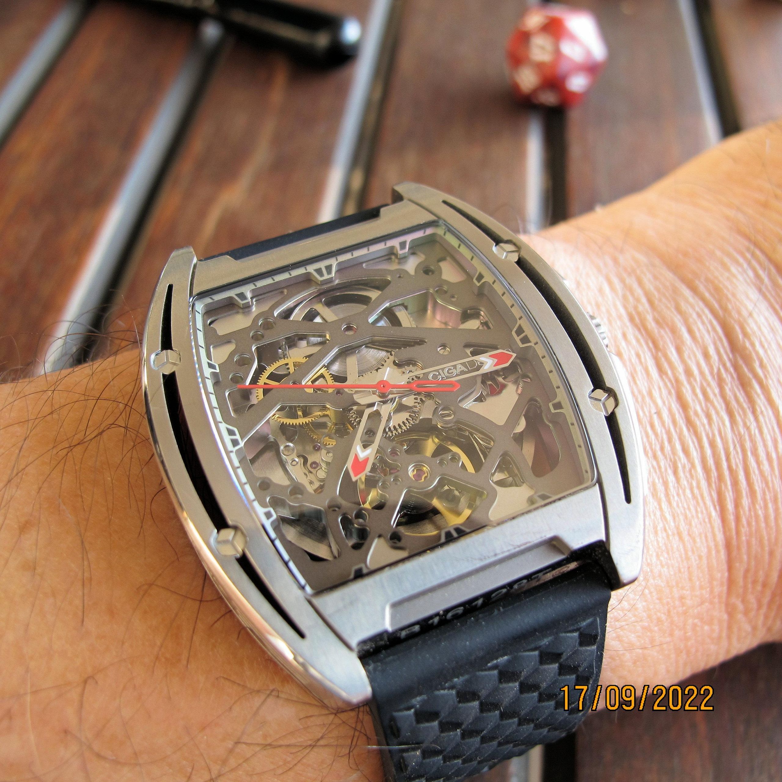 Telling the time and rolling the dices | WatchCrunch