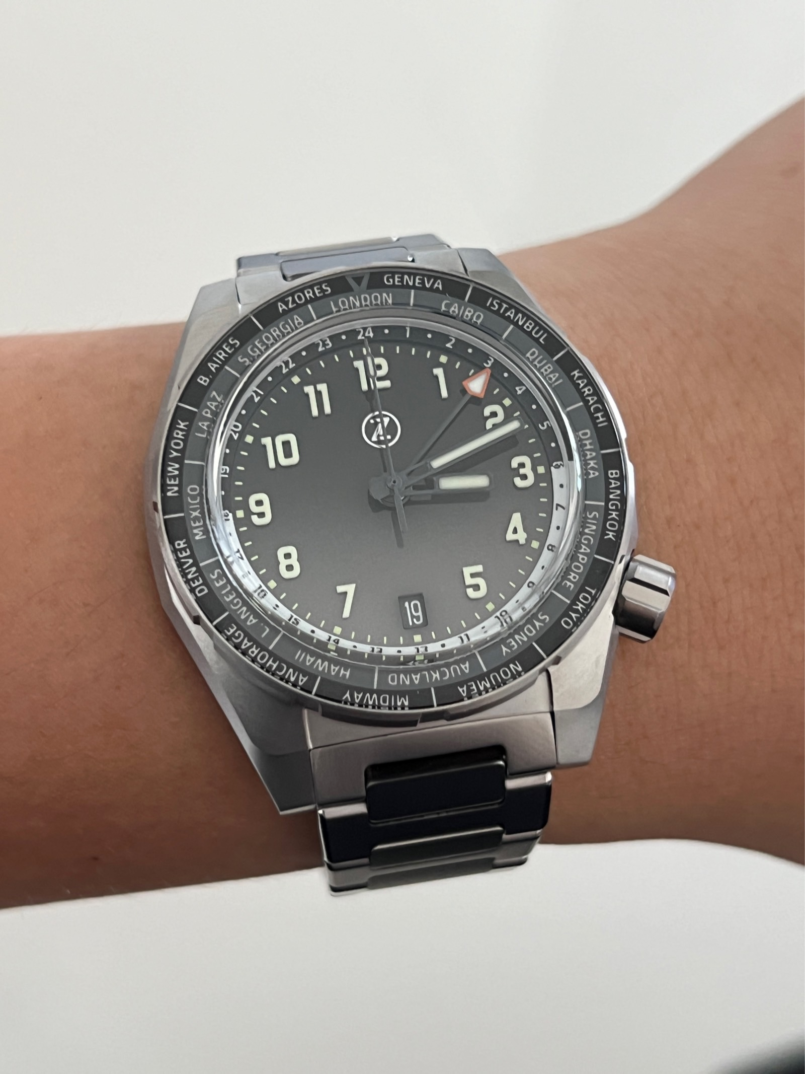 Zelos Thresher World time GMT | WatchCrunch