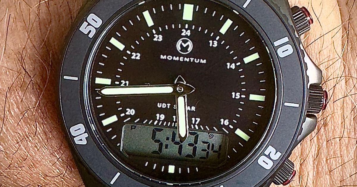 MOMENTUM UDT 42mm Black-Ion | WatchCrunch