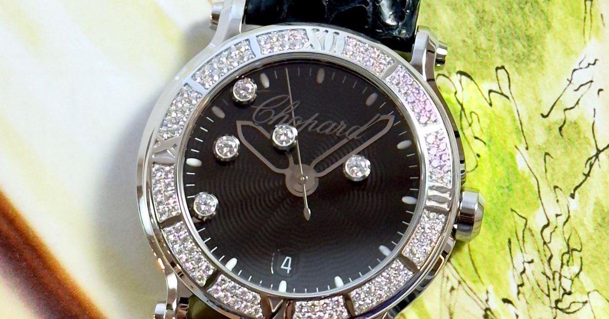 42mm on a woman’s wrist hits different 🤩 | WatchCrunch